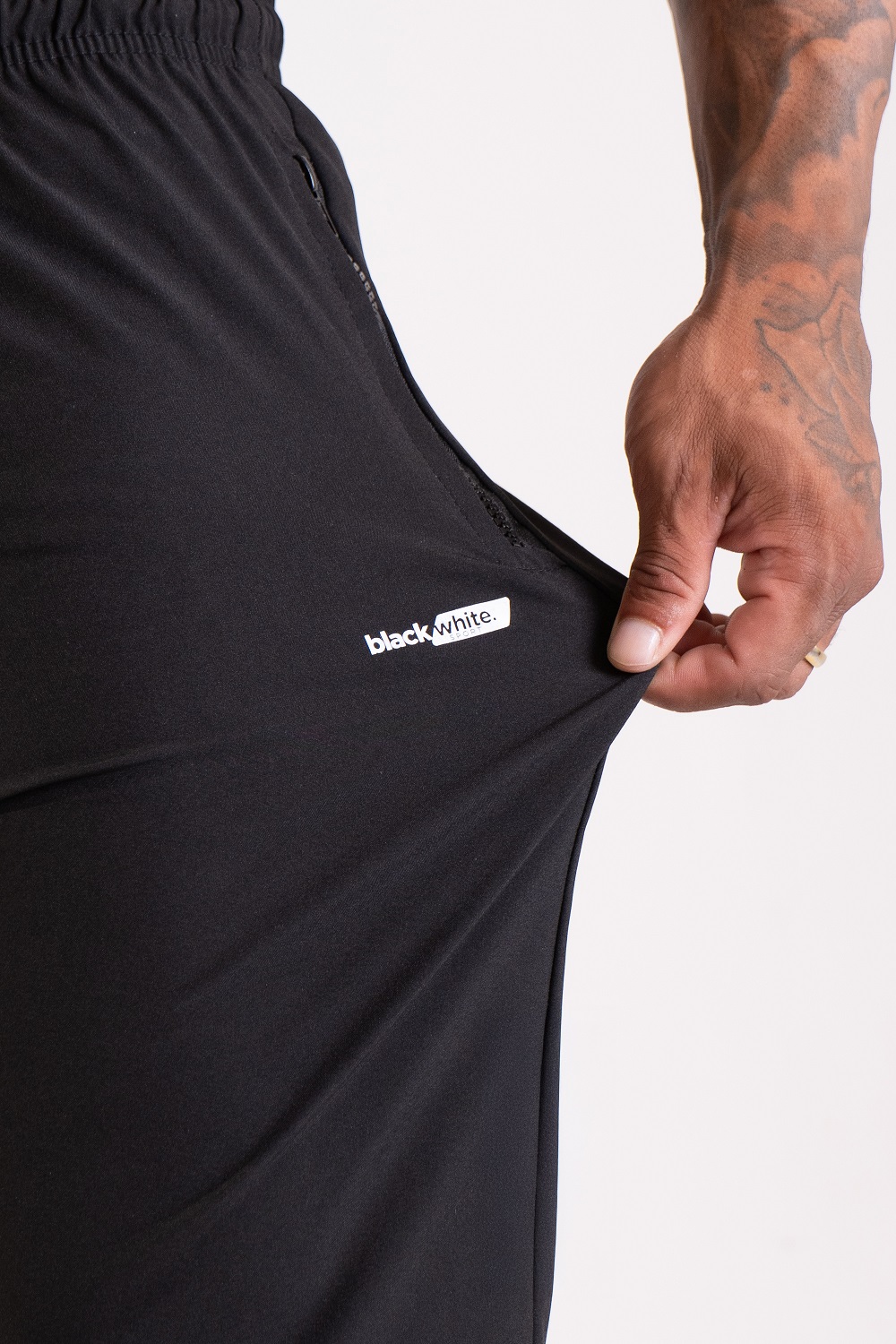 Black White Sports: Roupas Esportivas de Alta Qualidade e Inovação ...