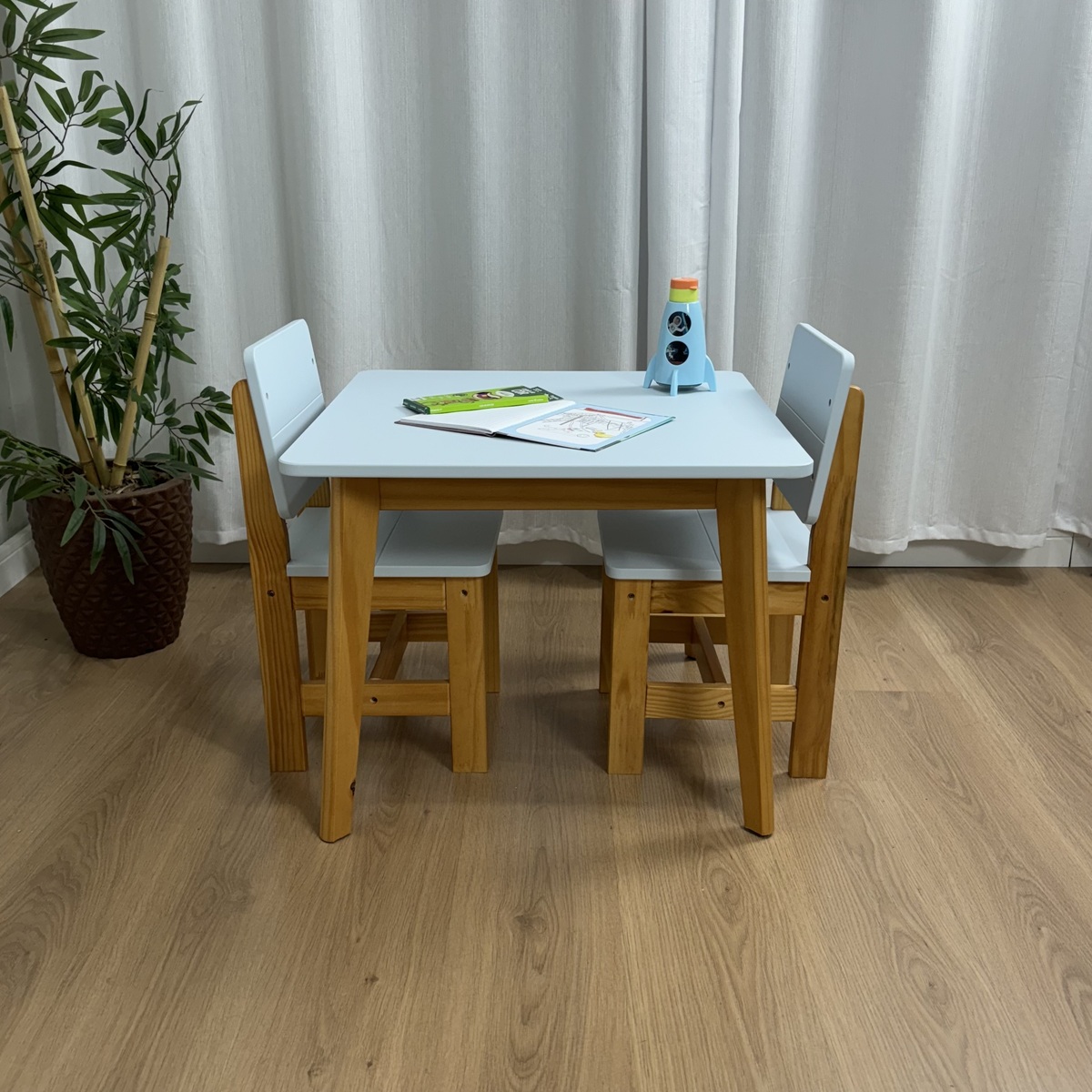 Mesa Infantil Com 2 Cadeiras De Madeira Maciça Colorida - Azul | MADERCE